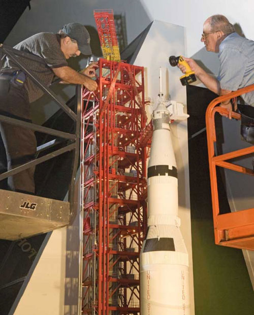 NASM: Saturn V model spruced up - collectSPACE: Messages